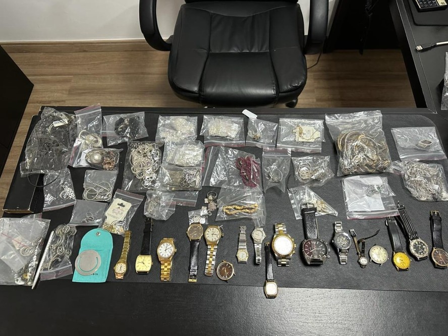 Polícia Civil prende quatro pessoas e recupera joias roubadas em MG e SP