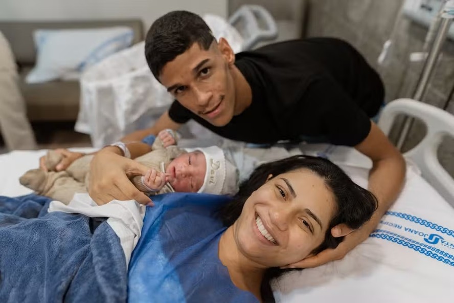 Paraibana bióloga e ex recepcionista saiba quem é Távila Gomes a mãe