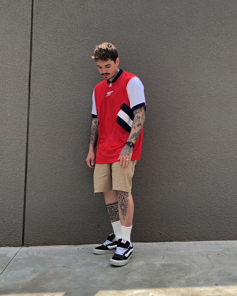 Camisas de futebol retrôs viram tendência no mundo da moda urbana estética charmosa e