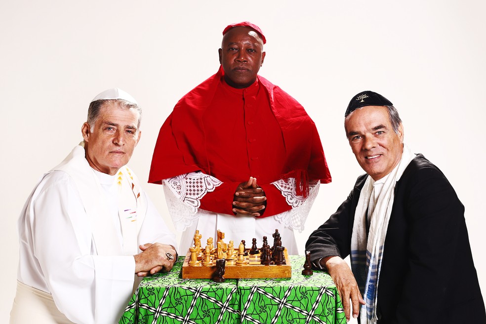 O dia em que raptaram o Papa peça brasileira encenada em mais de países volta ao Rio