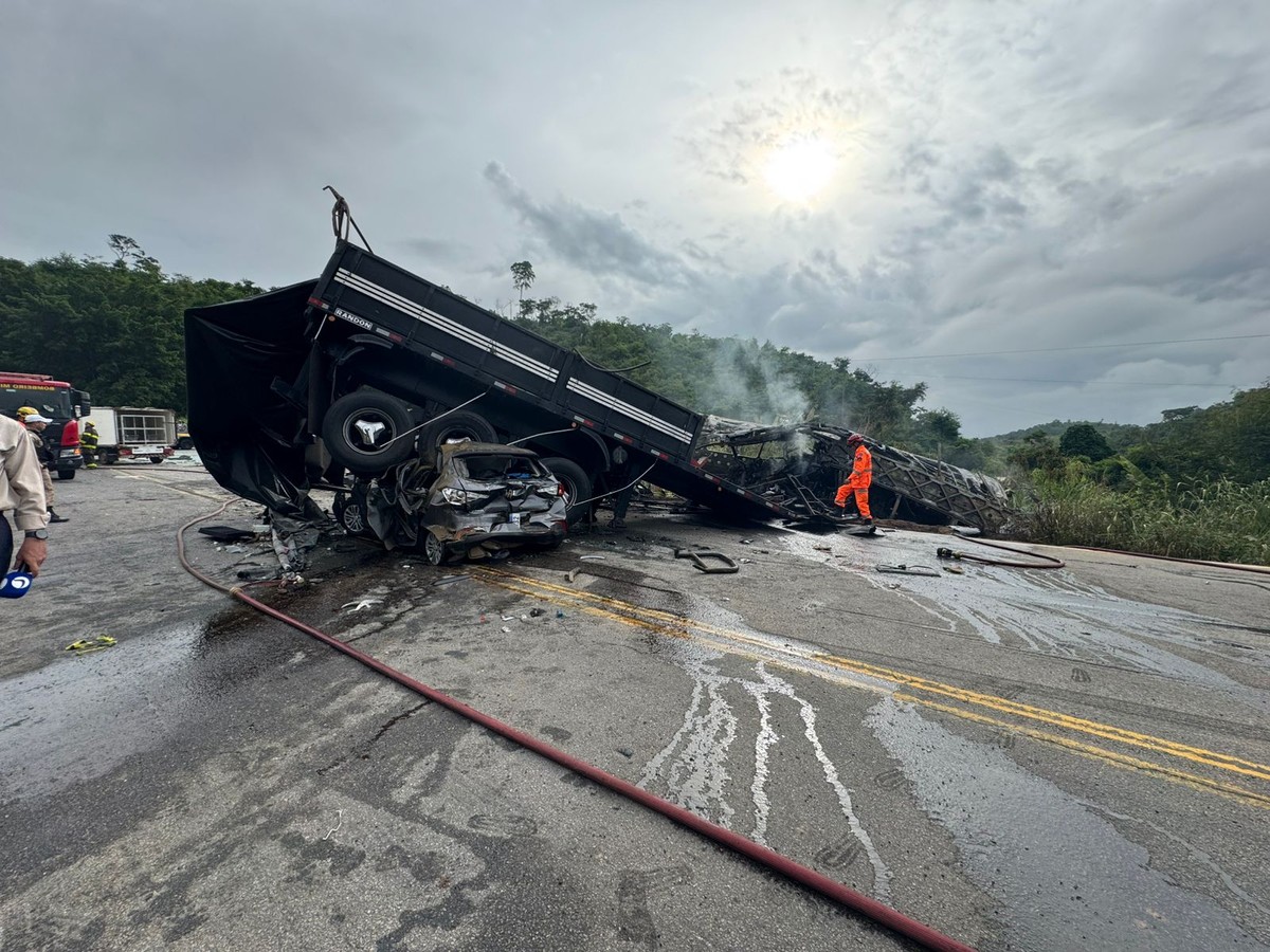 Tragédia em Minas sobe para 41 o número de mortos no acidente em