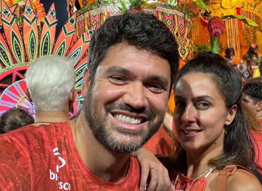 Marcelo Courrege E Carol Barcellos Assumem Relacionamento E Amigos