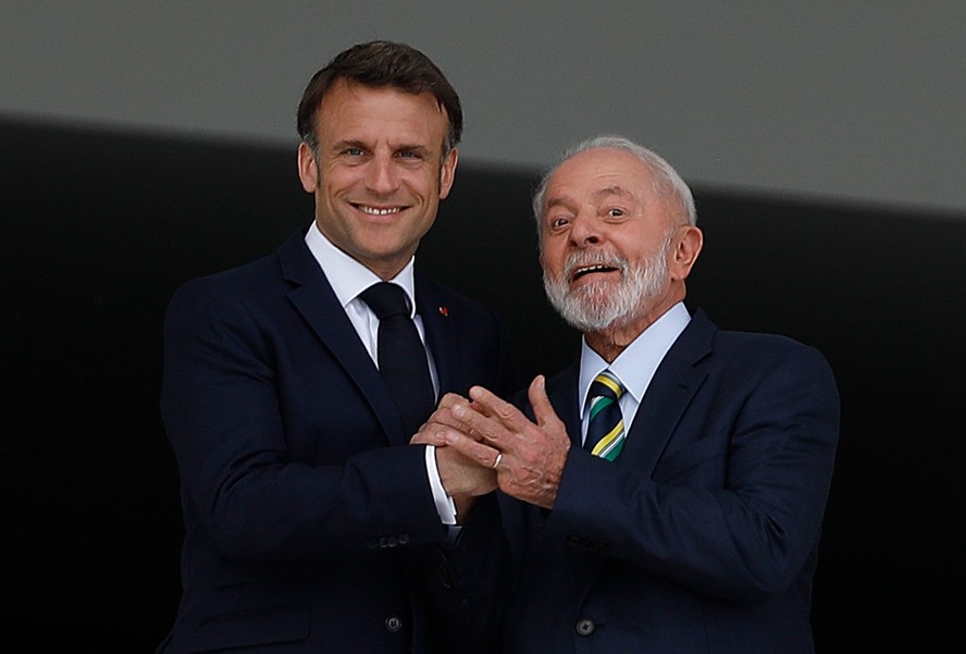 Lula diz que conversou Macron sobre importância da derrota da extrema direita e desejou