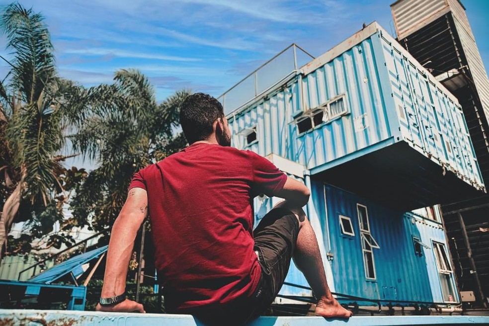 Conheça atrações e hotéis pelo mundo feitos com contêineres, como o ...