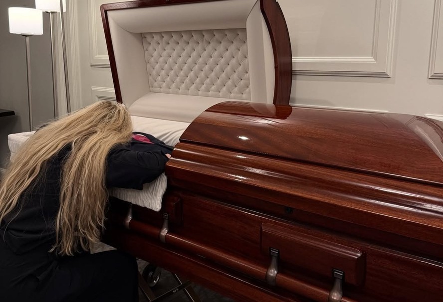 Saiba quem é a miss, ativista, influencer e mulher de Charlie Kirk, que ...