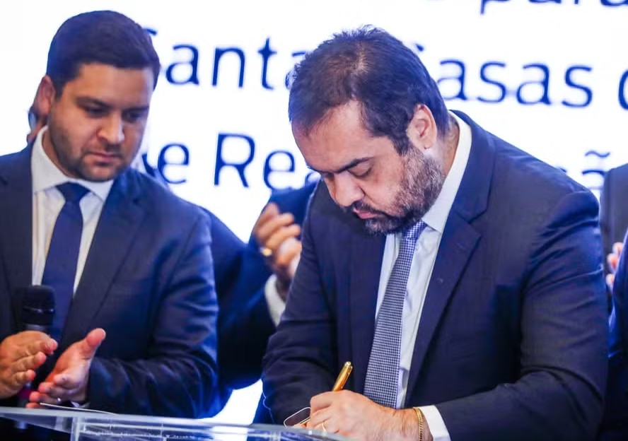 Castro inaugura obra com nome do vice apagado de placa, em novo ...