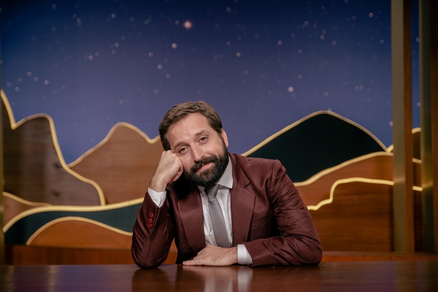 Gregorio Duvivier está de volta com a nova temporada do 'Greg News'