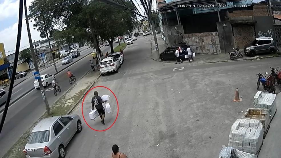 Novo personagem no caso Marielle, Macalé exibia taco de beisebol quando circulava por bairro do Rio