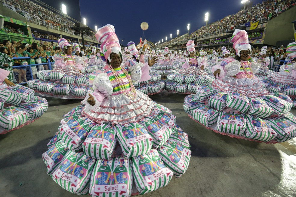 Cosme e Damião: cinco momentos em que os santinhos brilharam na Sapucaí