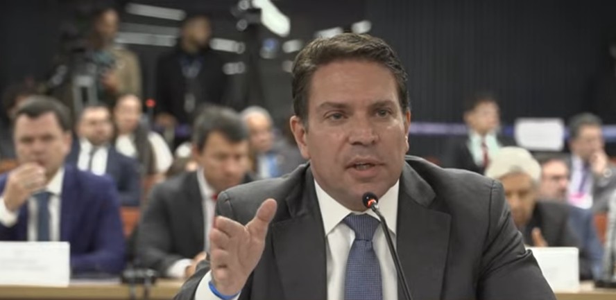 'Além de traidores, covardes' x 'plano para exterminar a direita ...