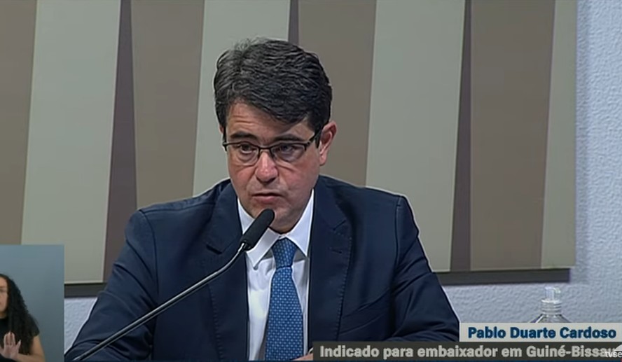 Senado aprova sete indicados a embaixadas e alivia para autor de desenho de 'pênis alado'