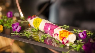 Flores comestíveis em receitas para decorar e abrir o apetite