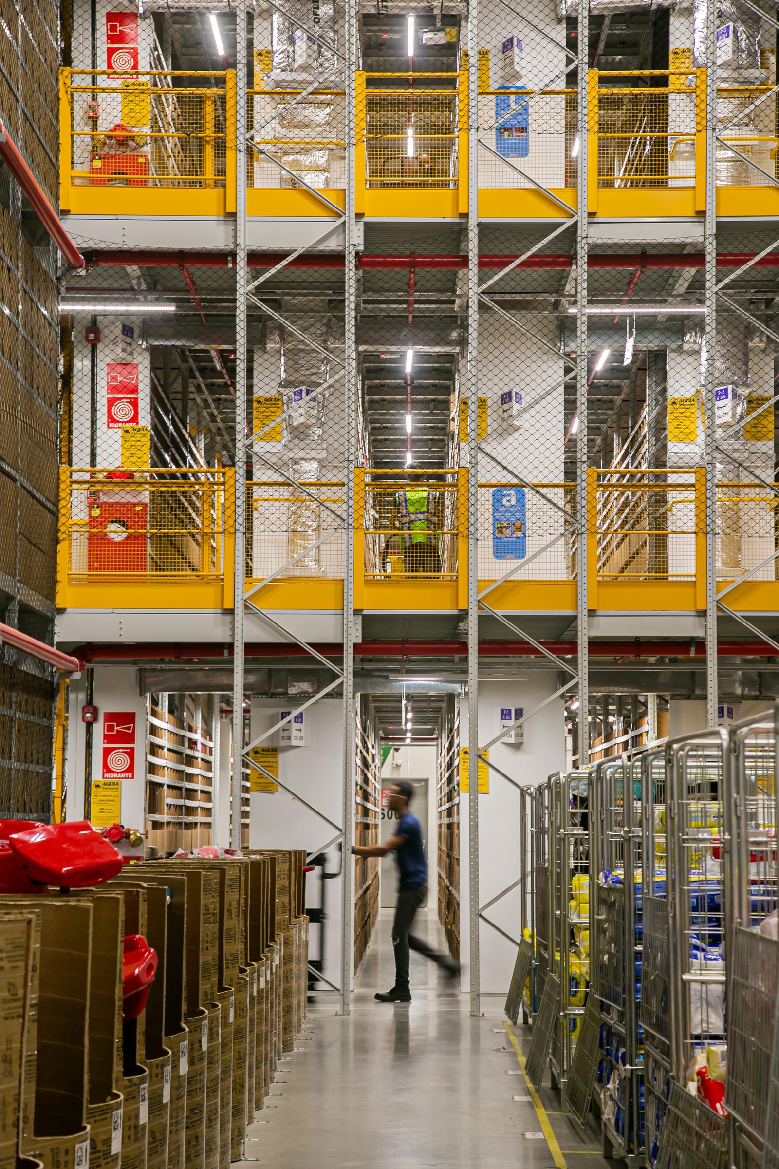 Azul e Amazon expandem parceria no Brasil para acelerar entrega de produtos