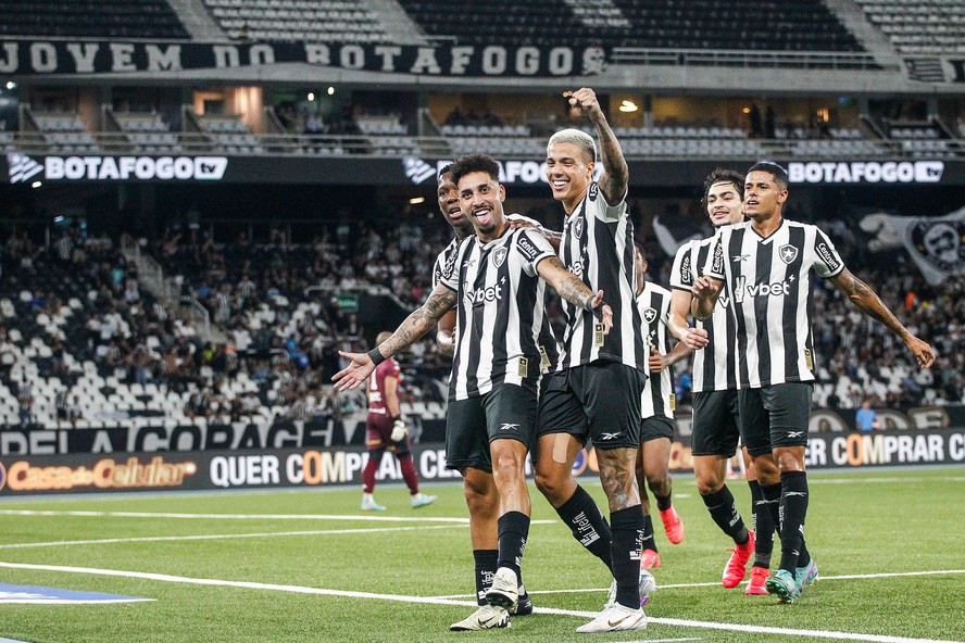 Com gols de Kauê e Kayke, Botafogo bate Portuguesa e vence primeira no ...