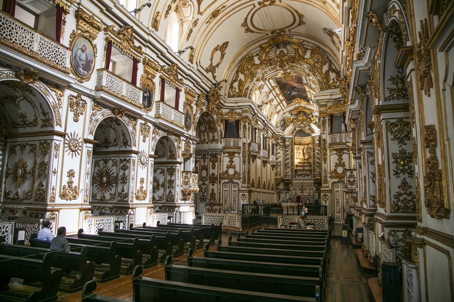 Pesquisa diz que metade dos brasileiros é católico, mas é o evangélico ...