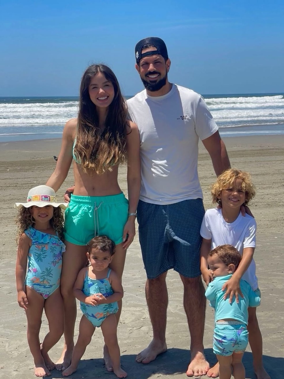 Foto de Biah Rodrigues com os filhos repercute e web comenta semelhança ...