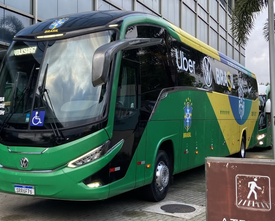 Antes do embarque para os EUA, seleção circula pelo Rio em ônibus ...