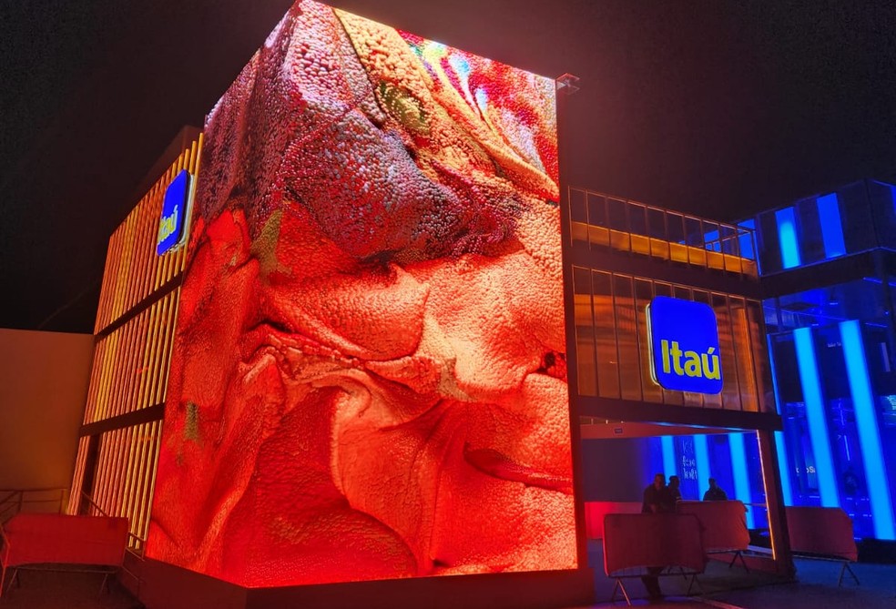 Sucesso no MoMA, obra feita com inteligência artificial de Refik Anadol ...