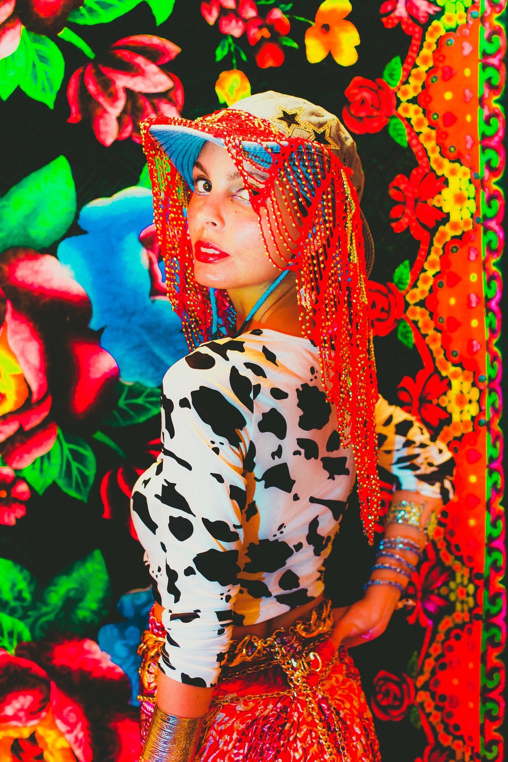 'Cantar o amor e a não monogamia é cura cármica', diz Mãeana, que une ...