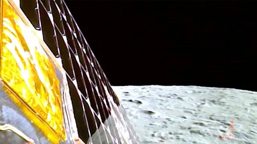 Veja imagens inéditas do pouso histórico do módulo da Índia em região ...