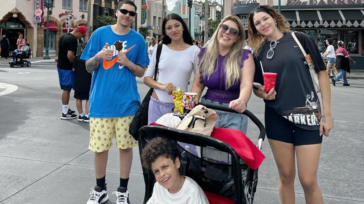 Simony dá resposta afiada após filho mais novo ser chamado de 'ridículo ...