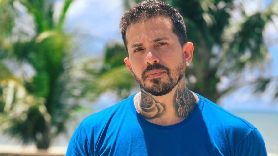 Influencer casado com cinco esposas se submete a harmonização íntima ...