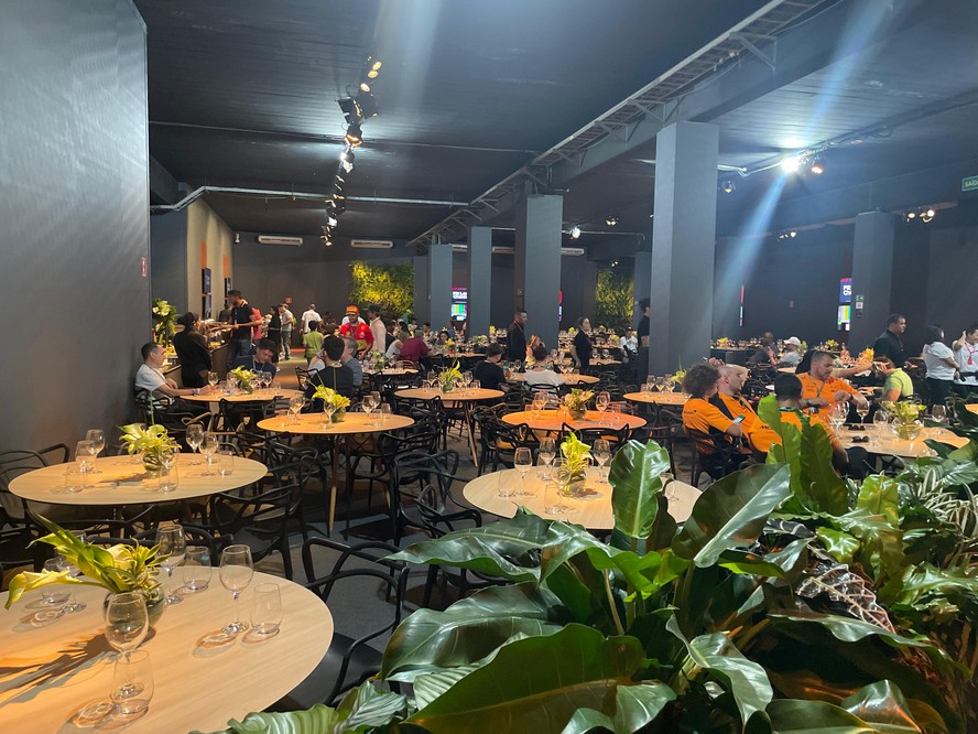Ala VIP tem ilha de vinhos, whisky 12 anos e churrasco premium para ...