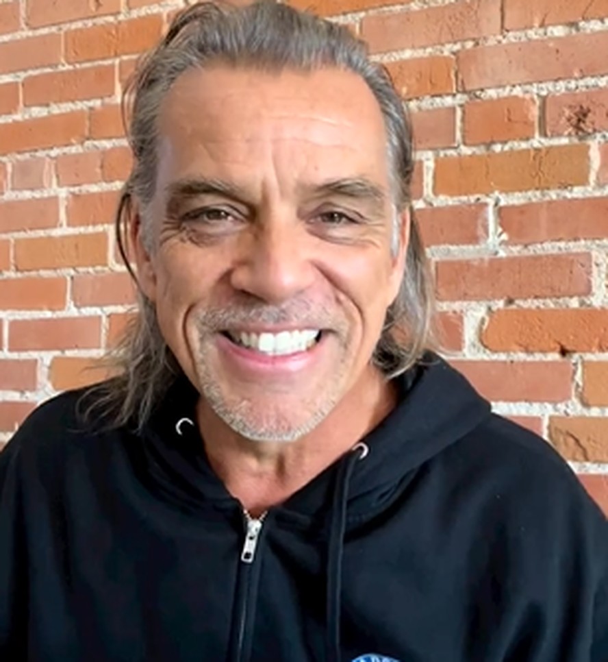 Beto Simas retoma carreira de ator e fala dos filhos