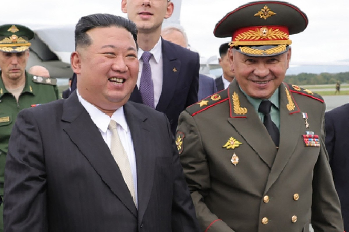 Kim inspeciona armas e sistema de mísseis hipersônicos com ministro de ...
