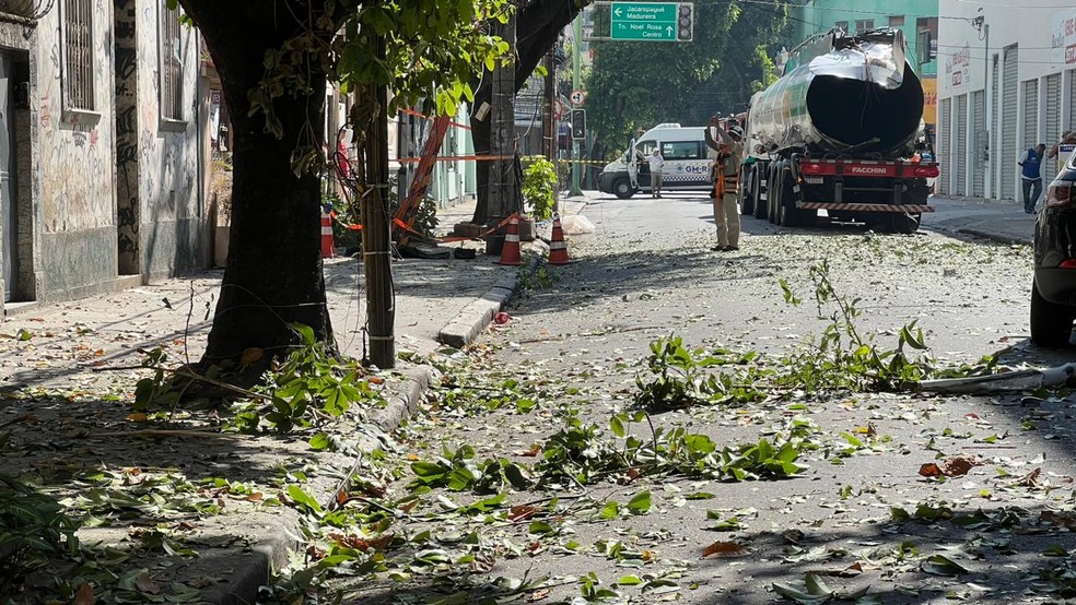 Explosão em caminhão-tanque assusta moradores e interdita rua em Vila ...