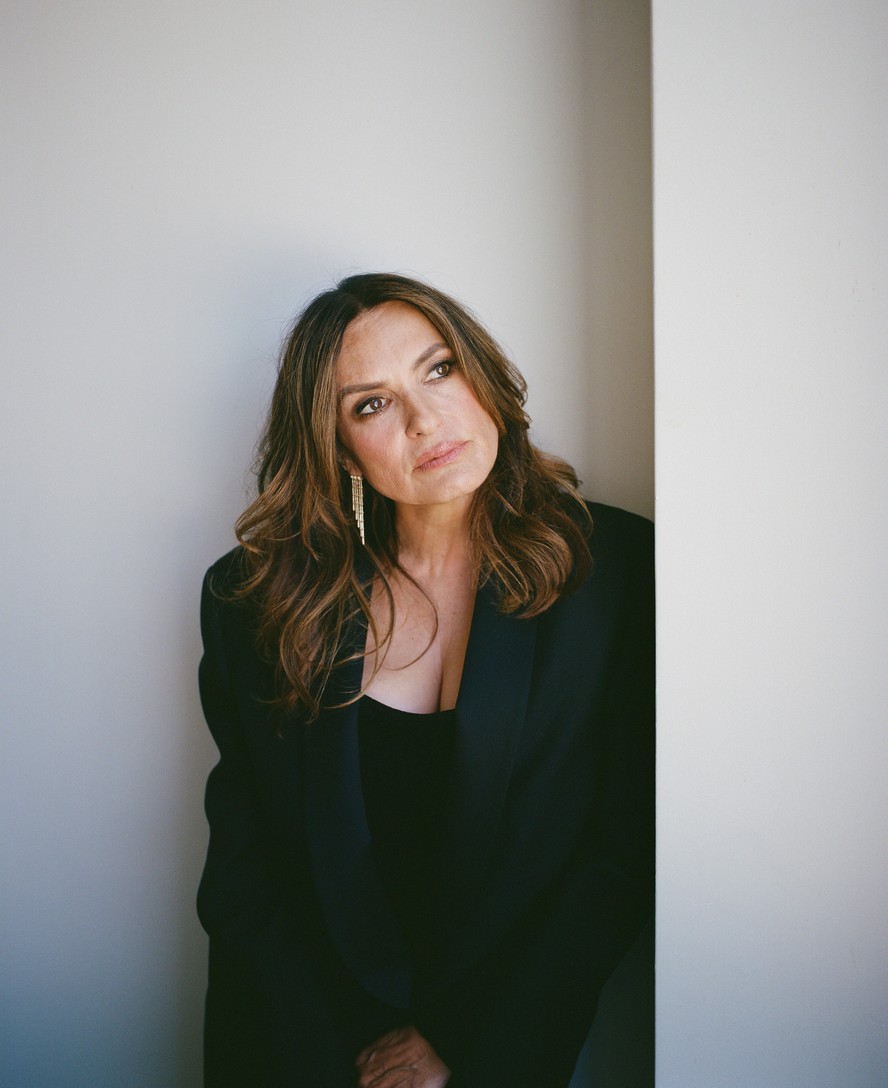 Filha de pai brasileiro, Mariska Hargitay, estrela de Law & Order, reflete, em filme, sobre o ...