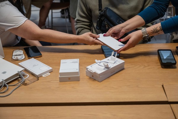 Sem iPhone mais caro: Trump deixa de fora celulares, computadores e ...