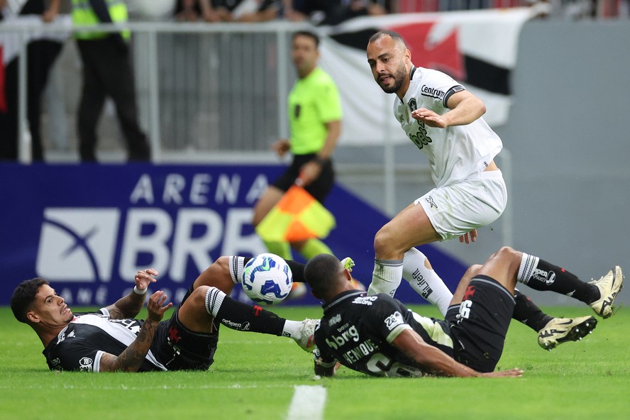 Na 'estreia' de Davide, Botafogo vence com brilho de reforços e joga ...
