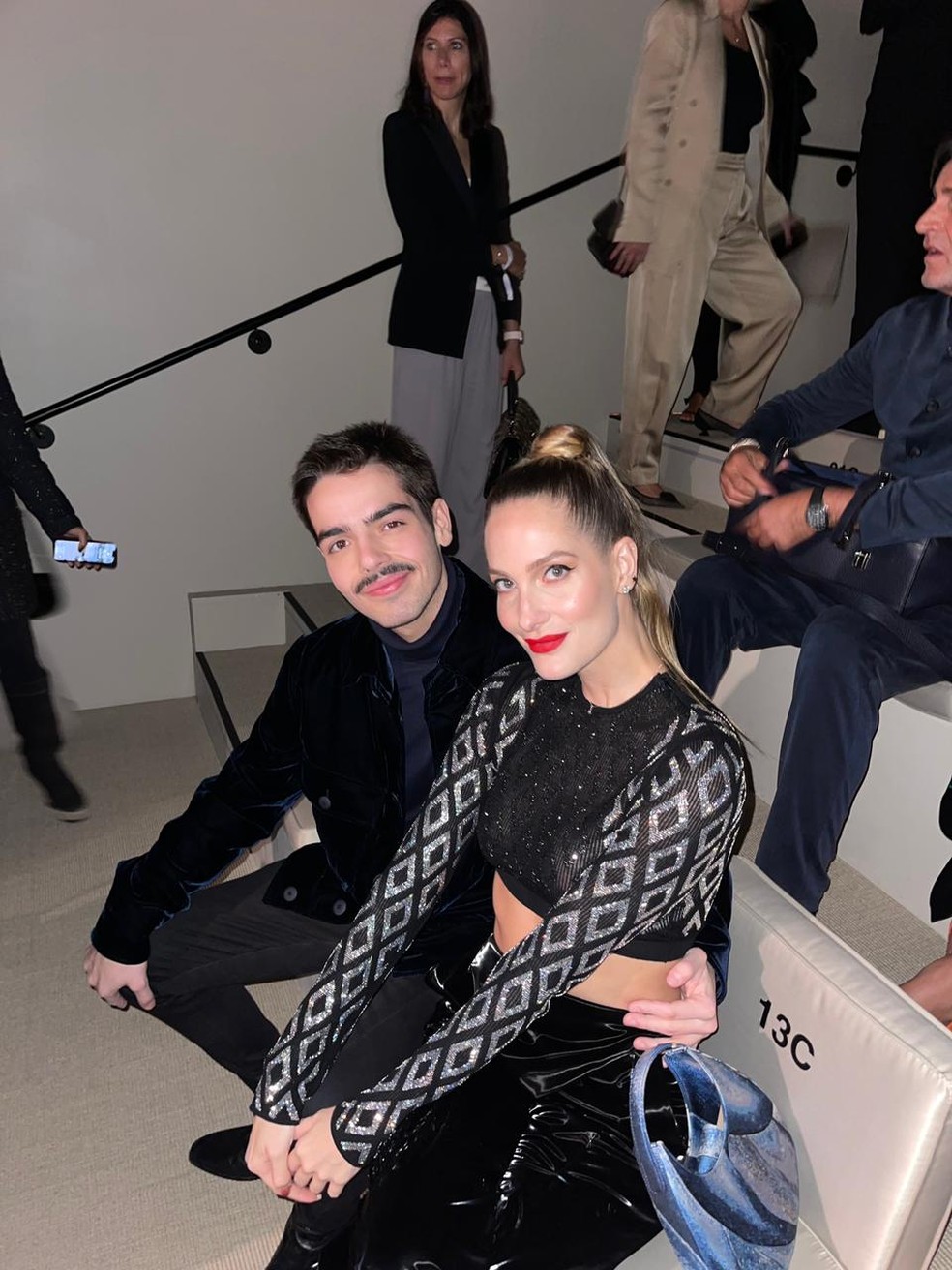 Schynaider Moura e João Silva assistem ao desfile de Giorgio Armani na ...