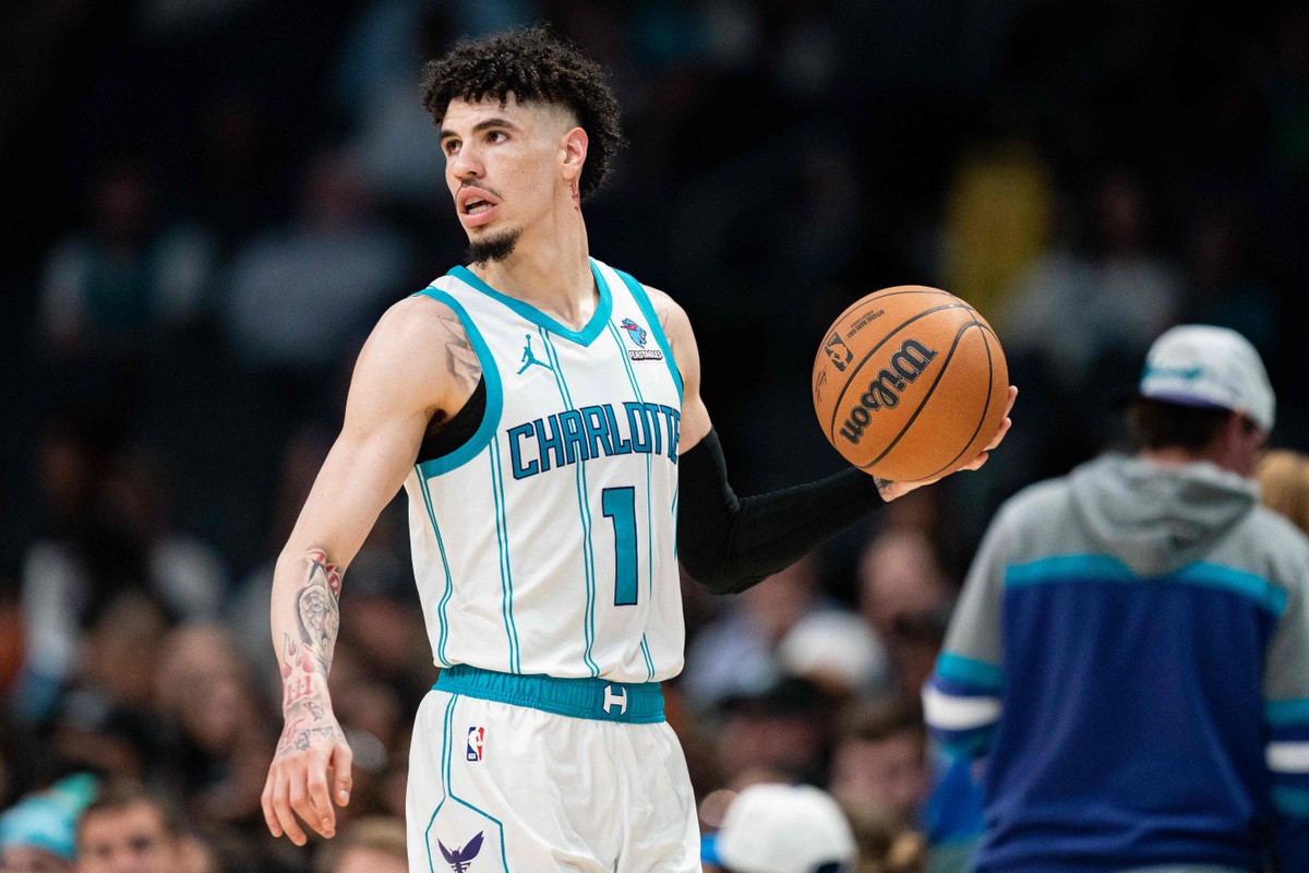 NBA alega violação de regra e LaMelo Ball passa a cobrir tatuagem no ...