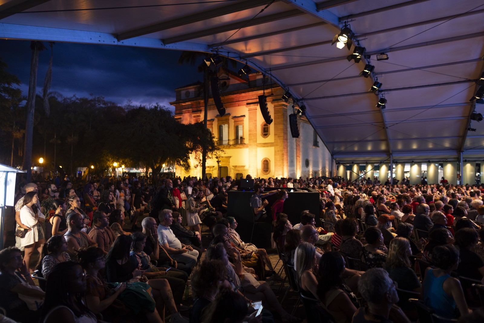 Balanço da Flip 2024: após crises, evento se renova com um olho na ...