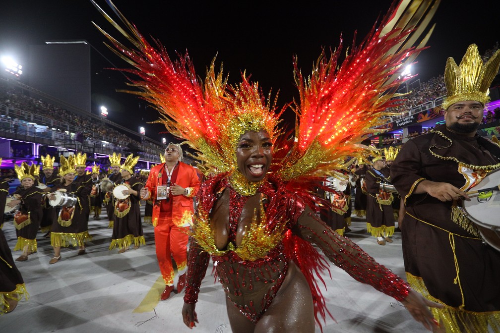 As musas do primeiro dia e desfile nos sambódromos do Rio e de São ...