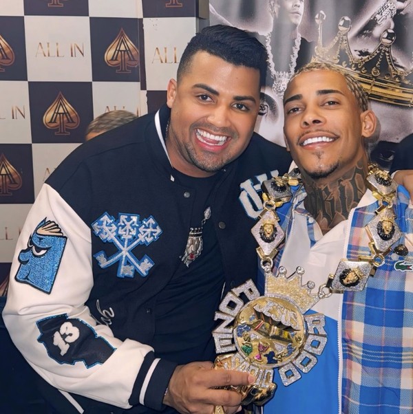 ‘Fanático em ouro’, MC Poze do Rodo ostenta na ida para o Rock in Rio e ...