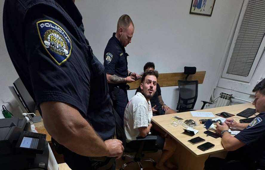 Jon Vlogs: influencer foi preso após soco no rosto de policial croata ...