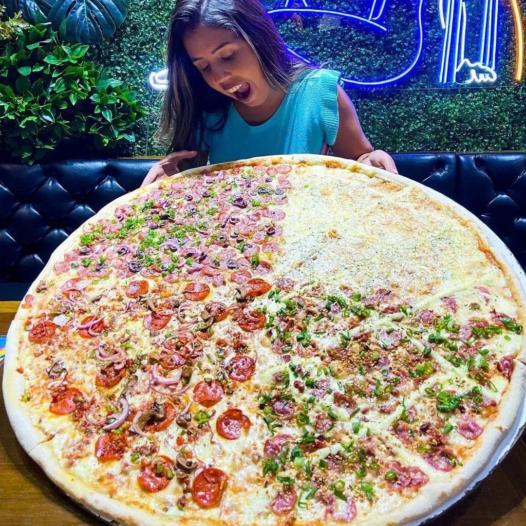 ‘Bizarrice gastronômica'? Pizza de pudim impressiona clientes e divide ...