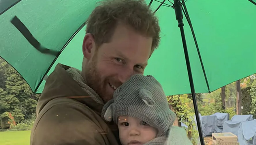 Príncipe Harry dá presente de aniversário de R$ 1200 para o filho ...
