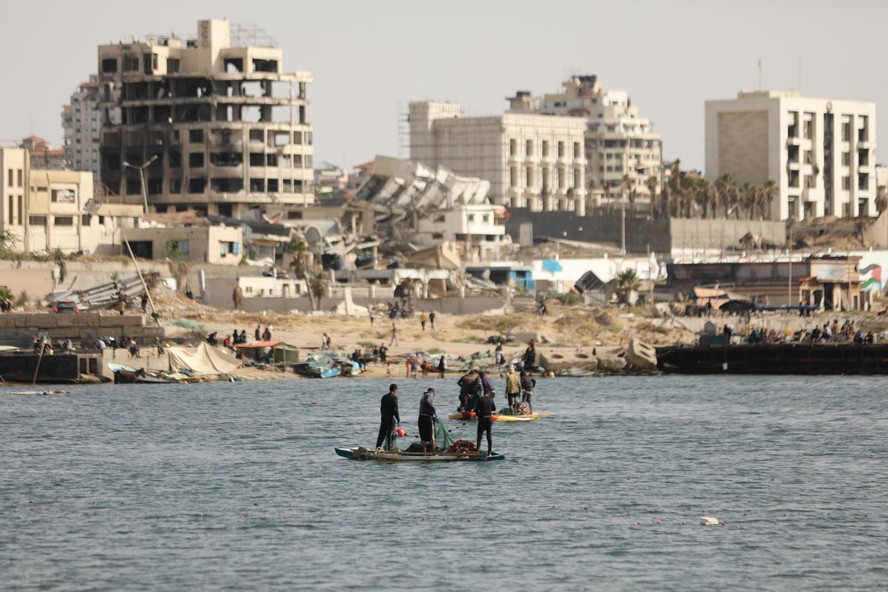 Fome, sede e calor: Israel reforça proibição de banho e pesca no mar em ...