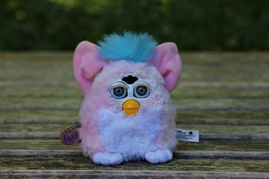 Lembra dele? História de como o Furby 'ameaçou' o governo dos EUA vem à ...