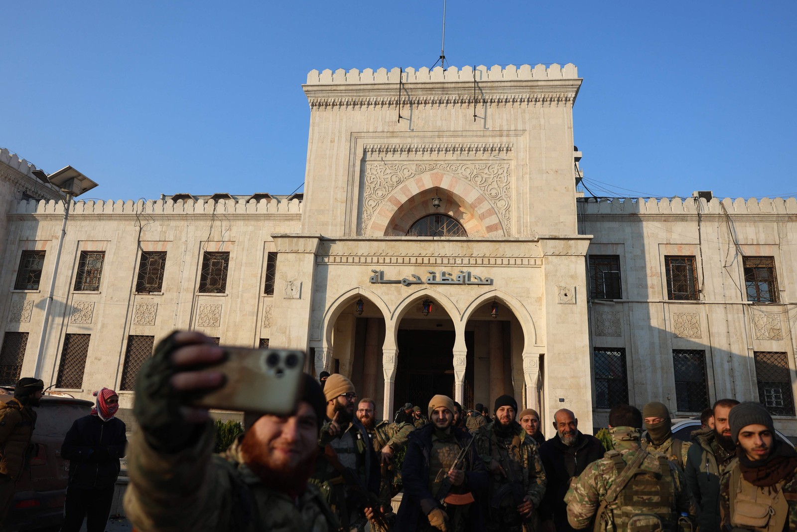 Forças rebeldes tomam Hama, quarta maior cidade da Síria, e se ...