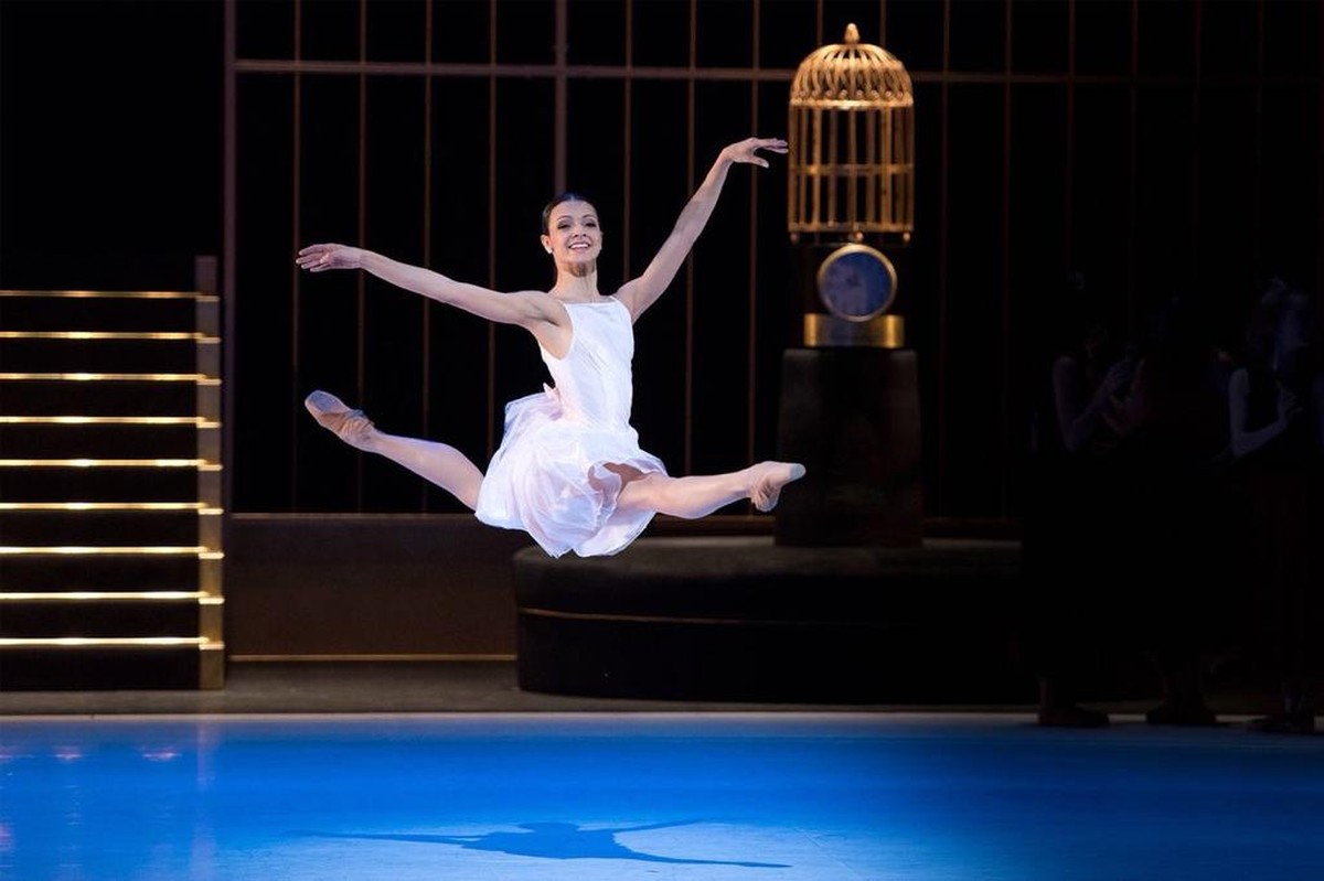 Bailarina do Teatro Municipal do Rio estreia como coreografa em 'Macabéa'
