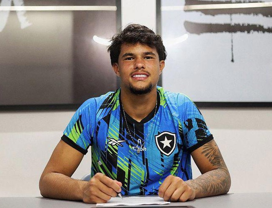 Bruninho Samúdio pega pênalti, faz grande defesa no rebote e xinga ...