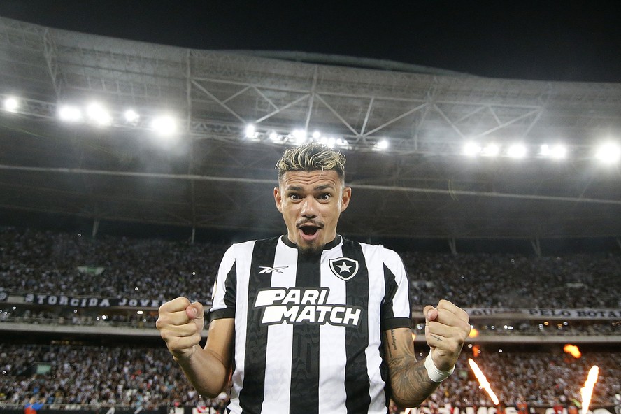 Botafogo: Tiquinho Soares é eleito craque do mês no Brasileirão pela ...