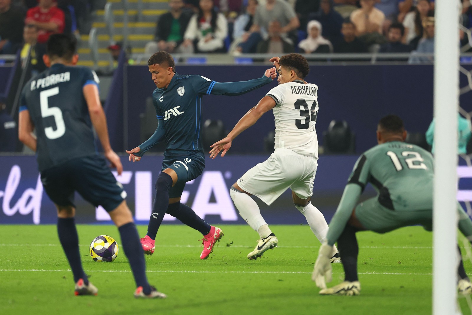 Entenda como o momento do Lyon pode afetar o Botafogo na janela de ...