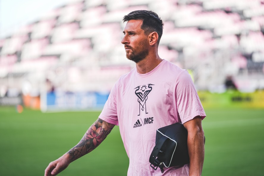 Messi começa no banco em sua estreia pelo Inter Miami