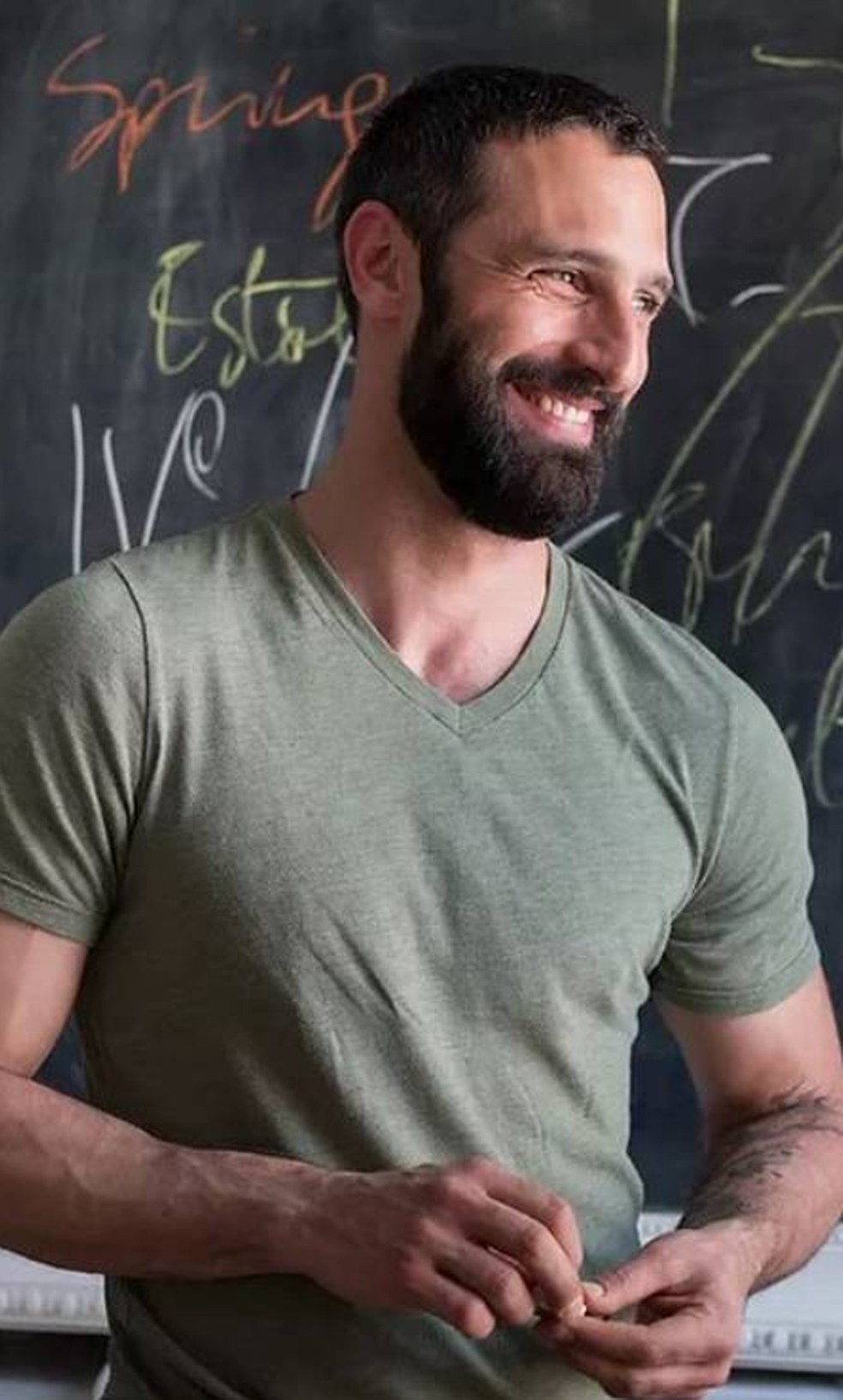 Dramaturgo, cineasta e surfista: quem é o italiano Marco Calvani ...